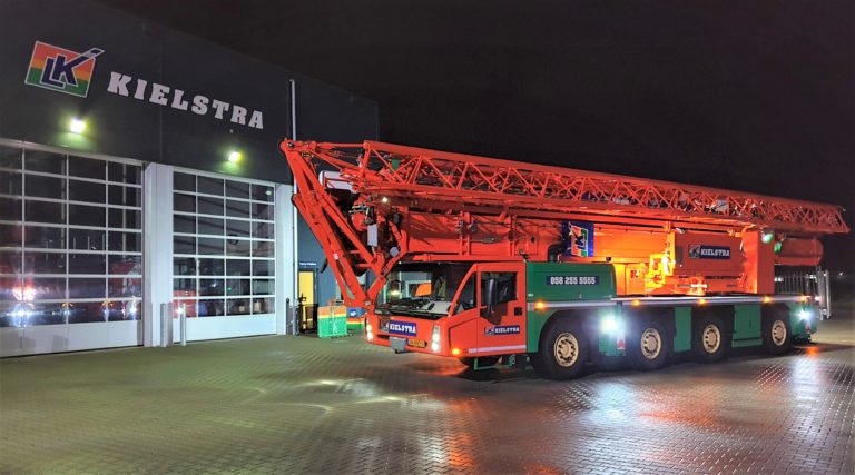 Twee nieuwe torenkranen (48m) - Kielstra Kraanverhuur